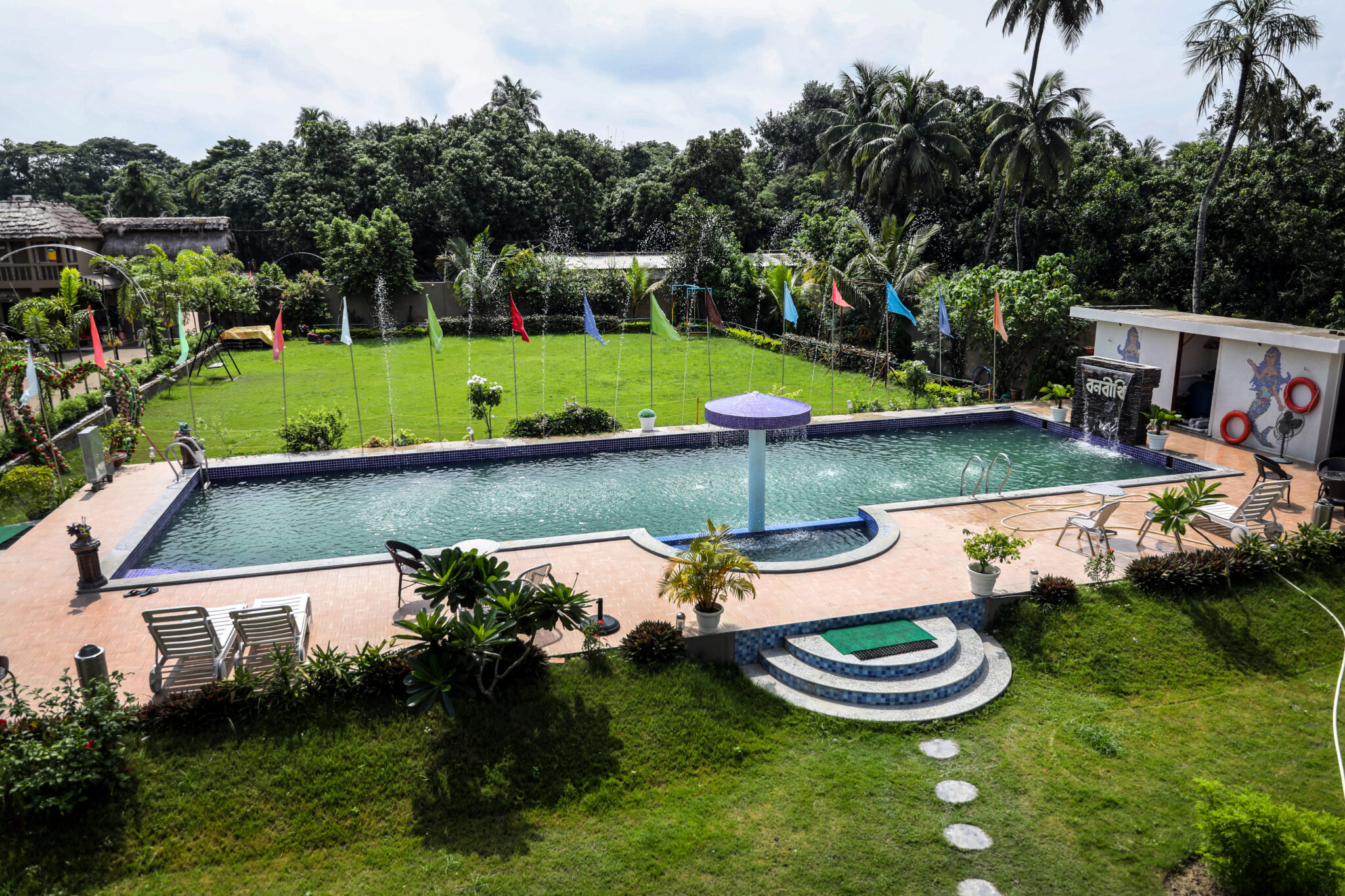 Pool & Park - BANABITHI RESORT